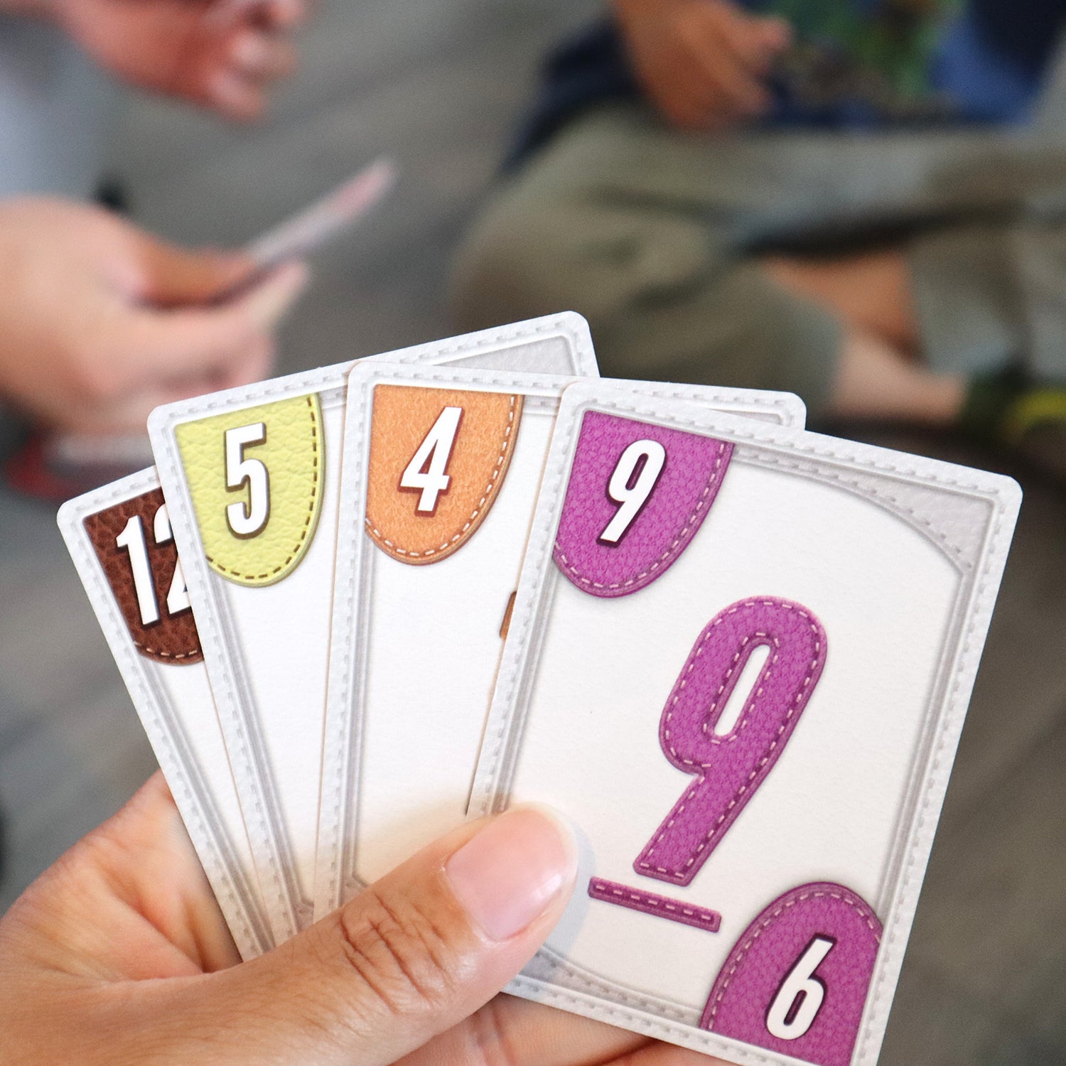 Sneaks: Family fun strategy card game – SimplyFun